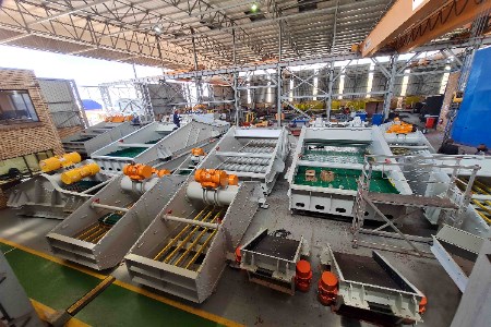 Kwatani receives order for 70 vibrating screens | Global Mining Review
